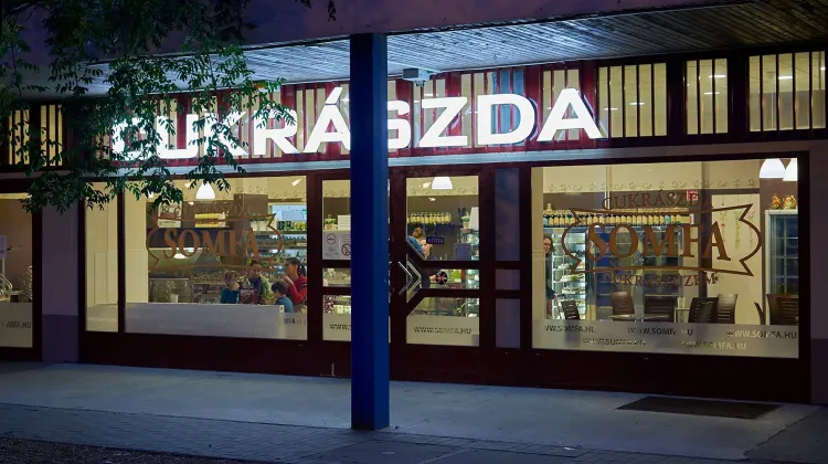 Pultos állás Budapest - Somfa Cukrászda | A Bikás parki Somfa ...